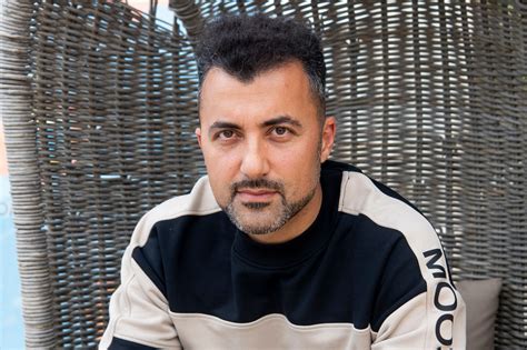 Özcan Akyol Keert Terug Met Tweede Serie De Neven Van Eus Foto
