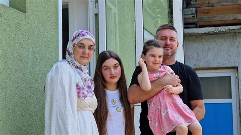 Porodica Nukić Svjedoči Da Ima života U Srebrenici Susreću Se S Mnogim
