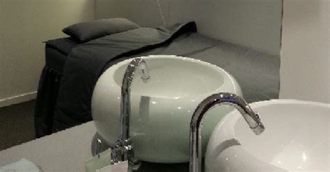 두피 각질·지루성피부염 스케일링 클리닉 마사지 가격 비싸 집에서 샴푸제품으로 관리