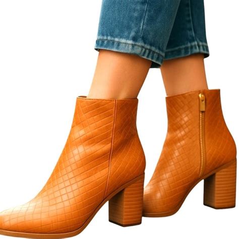 Universal Thread 8 Brown Womens Chelsea Ankle Boots 2 Inch High Heel
