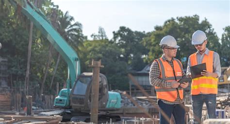 Ingeniero De Construcción Trabajando En Un Sitio De Construcción De Un