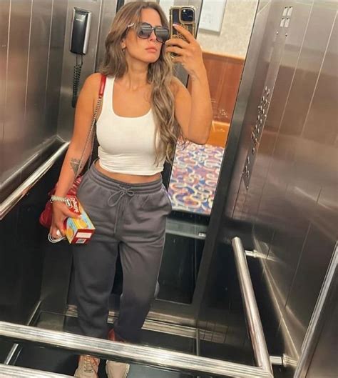 إيمان العاصي تثير صدمة بإطلالة جريئة كشفت كل شيء شاهد”