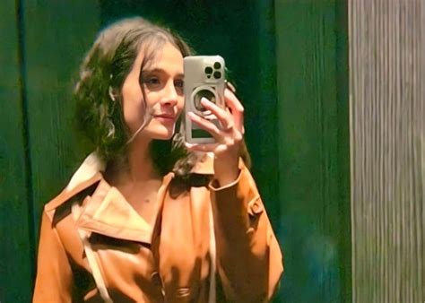 بیوگرافی پگاه غفوری؛ مهاجرت، ازدواج و تنها عکس خانوادگی اش