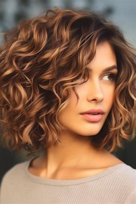 21 Inspiring Short Wavy Hair 2025 Ideas To Elevate Your Look