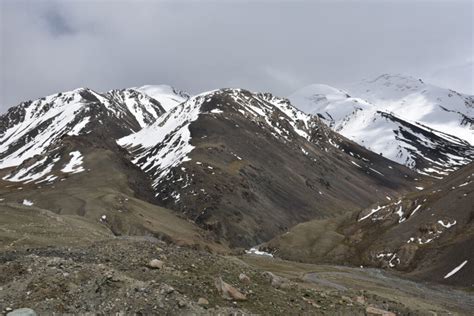 Pakistan China Border Crossing At Khunjerab Pass Against The Compass