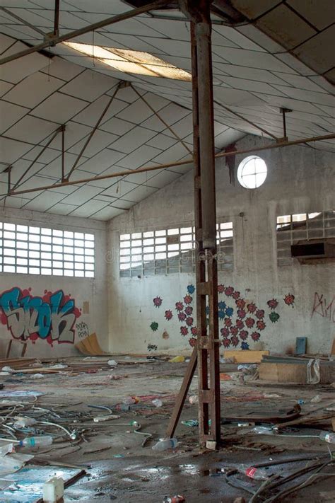 Edificio De La Industria Sucia Abandonado Foto De Archivo Editorial Imagen De Desechado