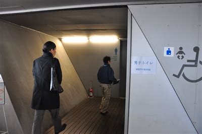 一見外から「丸見え」！？ 横浜市内の「トイレ」で見えずに用を足せるか、体当たり取材！ はまれぽcom 横浜 川崎 湘南 神奈川県の