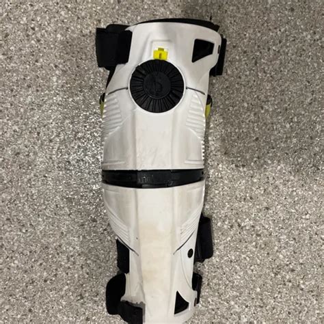 Mobius X8 Knee Braces