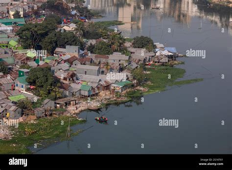 Dhaka Bangladesh 30th Dec 2024 General View Of Korail Slum One Of