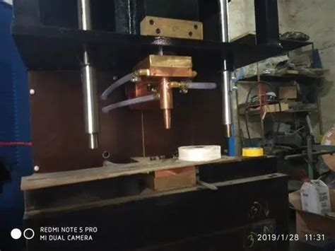 Single Phase Mig Welding Machine Output Current Range 200 Amp At