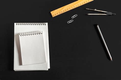 Premium Photo Engineering Compass With White Paper