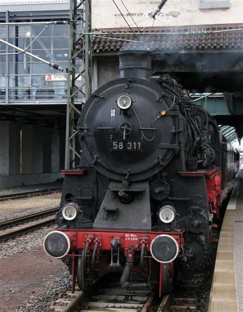 UEF Baureihe 58 58-311 in Darmstadt Hbf 11.11.2007 - Bahnbilder.de
