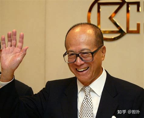 李嘉诚这次麻烦大，副国级梁振英开口批评，特首李家超也公开回应 知乎