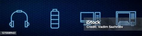 세트 라인 컴퓨터 모니터 헤드폰 배터리 충전 수준 표시기 및 전자 레인지 벽돌 벽에 빛나는 네온 아이콘 벡터 가정 생활에 대한 스톡 벡터 아트 및 기타 이미지 Istock