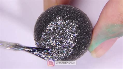 Как ПРАВИЛЬНО наносить блестки на лак - YouTube