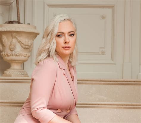 Giulia Nahmany Umilită Total De Gabriel Toader La Ferma