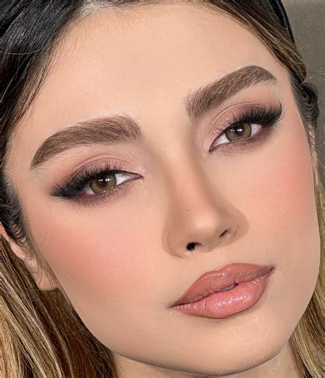 ‎پگاه احدی میکاپ آرتیست میکاپ عروس‎ ‎دیتیل میکاپ چشم با رژ قرمز💄 این میکاپ کلاسیک با نحوه