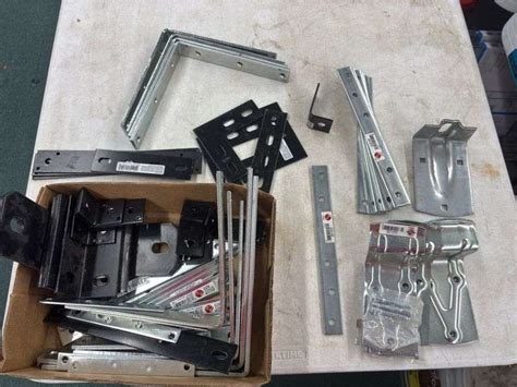 Assorted Brackets Isabell Auction