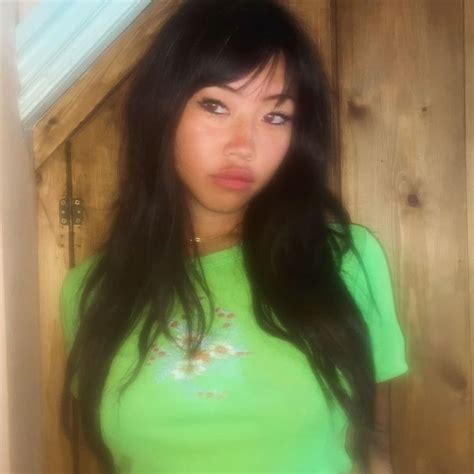 Green Beabadoobee Beabadoobee Icons Beabadoobee Instagram Beabedoobee
