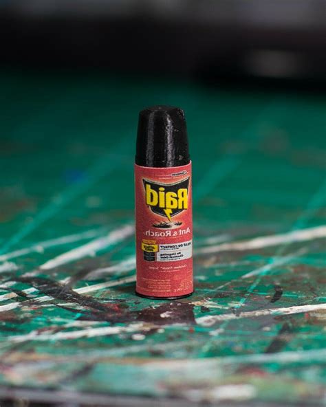 Raid Bug Spray Can Diorama Prop Only Mezco
