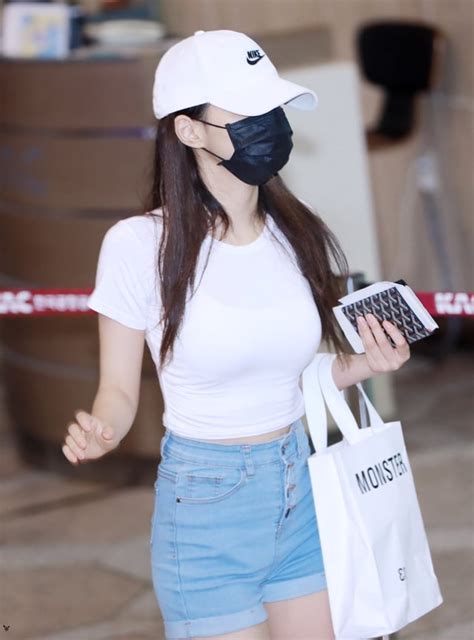 Izone Hyewon Sexy Body Rkpopsexy