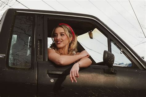 Ashley Ryan Cranks Up The Sass With Rowdy Retro Inspired Oughta Know