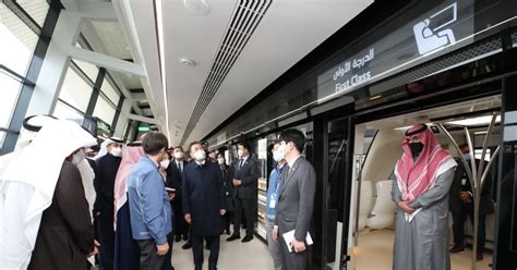 삼성물산 사우디 도심 지하철 건설현장 방문한 문대통령