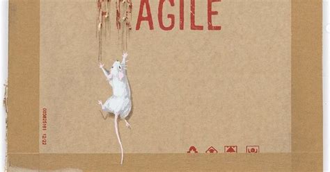 ‘얼굴 없는 그라피티 화가 뱅크시 작품 프린트본 판매 수익금 우크라 지원키로