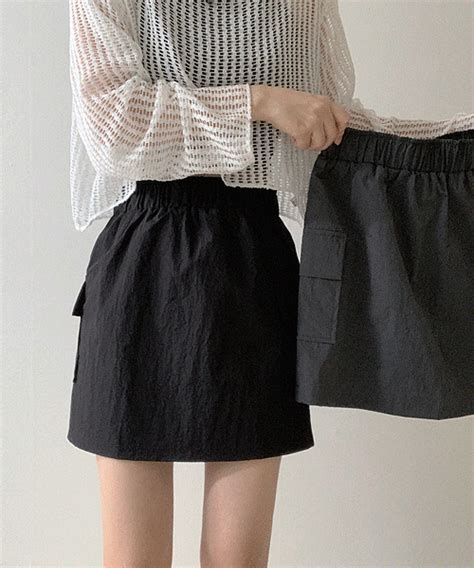 투게더위드미 시원한 소재 나일론 허리 밴딩 치마바지 안감 비침 없는 미니 카고 포켓 여름 H라인 스커트 블랙 차콜 그레이 장마룩 발레코어룩 위시버킷