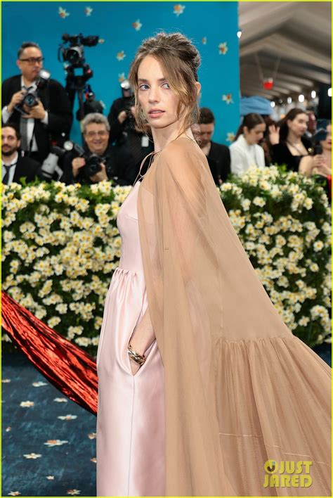 Stranger Things Co Stars Sadie Sink And Maya Hawke Wear Same Designer