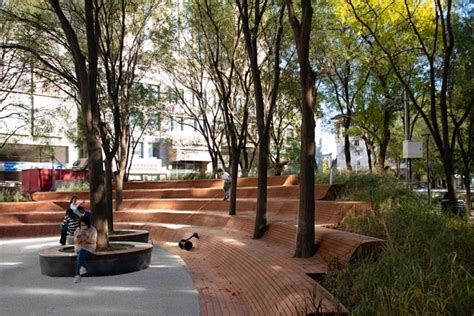 项目名称：北京中关村大街城市客厅提升改造 建筑设计：instinct Fabrication本色营造 项目完成年份：2022 建设面积