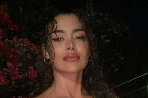 Eva Padlock Questa Volta Esagera Davvero Sotto Il Pareo Niente