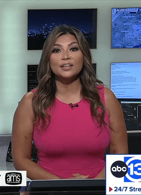 Elita Loresca Rcurvynewswomen