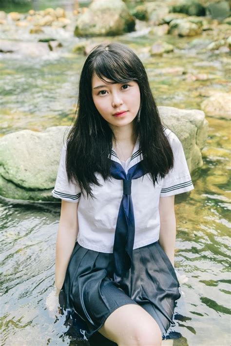 Pin On 輝ける「光」の中の少女達