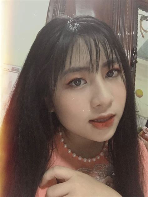 Nữ Sinh Giống Hệt “hotgirl ống Nghiệm Lan Thy” Tại Đường Lên đỉnh