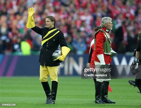 In Ritterüstung Lars Ricken Und Paul Breitner Championsleague Finale News Photo Getty Images
