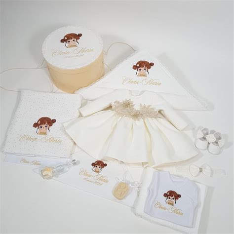 Trusou De Botez Fetite Cu Fetita Cu Codite Casa Cu Broderii