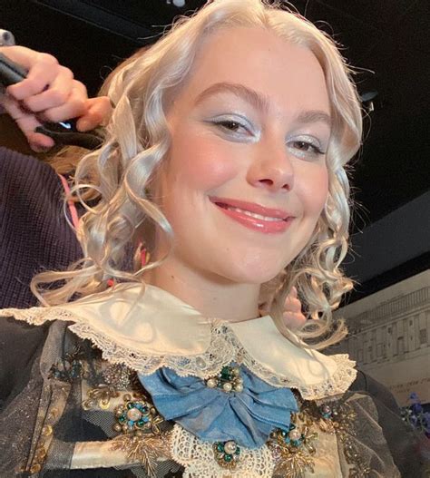 Phoebe Musician Style Phoebe Celebs