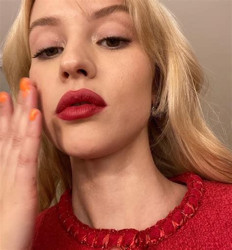 Pin By Andrea On Angèle 🤍 Celebs Women Singer