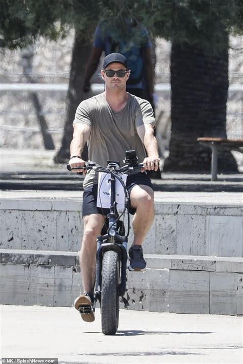 Chris Hemsworth Enjoys A Bike Ride With His Wife Elsa Pataky And Their