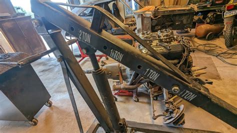 Heres How To Use An Engine Hoist