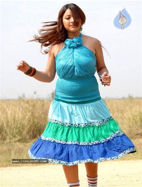 Swetha Basu Prasad Stills Photo 17 Of 27