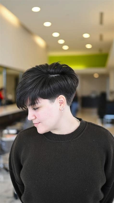 15 Flattering Tousled Pixie Cuts For Round Faces That Shine With Style