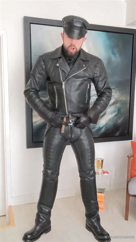 Leather Master Gear Cigar Smoking