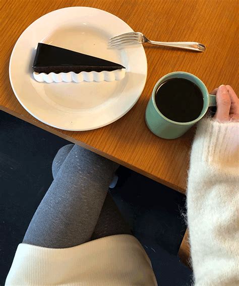 모어라운드 아티넬 아가일 펀칭 스타킹 2color