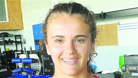 Portrait Féminines U18 Élite Clémence Doumergue Capitaine Du Su Agen Au Grand Cœur