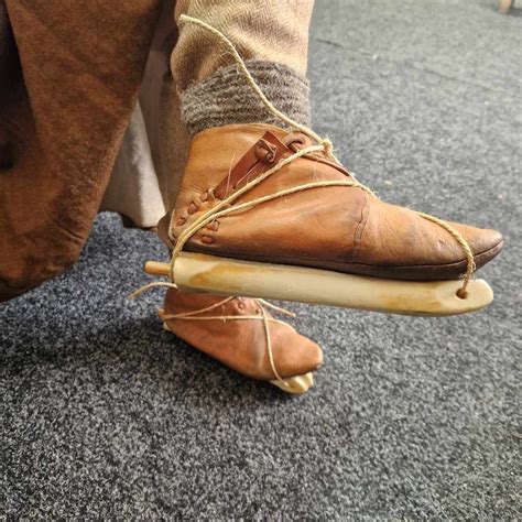 Vikings On Ice Trying Out Bone Ice Skates From York En 2025 Vikingos
