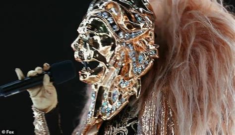The Masked Singer La Toya Jackson Takes Off Alien Mask After Two