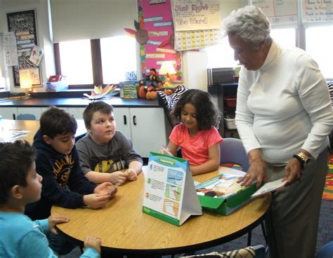 Henry Ford Village Volunteers At William Ford William Ford Elementary
