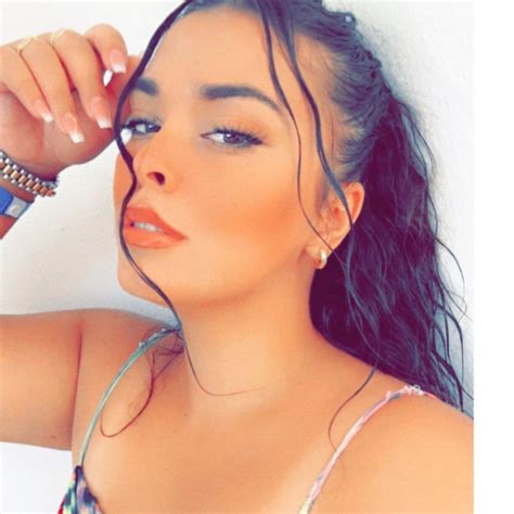 Je Mn Fou 😜 ️🎁 ️💍👜 Nesrine Henni Snapchat Stories Spotlight And Lenses